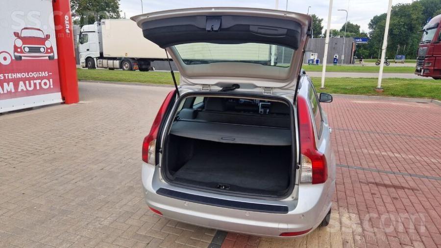 Grey Volvo V50 2010 in Jelgava, with an engine capacity of 1.60 L and mileage of 357 thousand km for 1950 €, photo 23 on AUTOMOTO.COM.LV