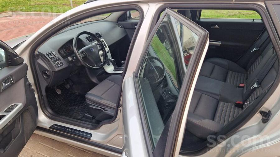 Grey Volvo V50 2010 in Jelgava, with an engine capacity of 1.60 L and mileage of 357 thousand km for 1950 €, photo 26 on AUTOMOTO.COM.LV