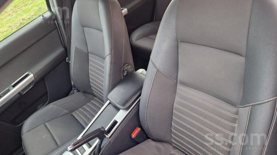 Grey Volvo V50 2010 in Jelgava, with an engine capacity of 1.60 L and mileage of 357 thousand km for 1950 €, photo 27 on AUTOMOTO.COM.LV