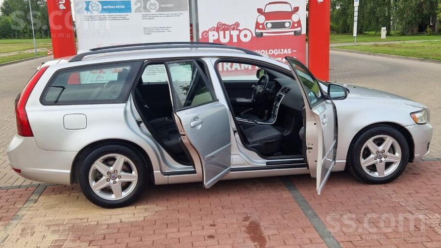 Grey Volvo V50 2010 in Jelgava, with an engine capacity of 1.60 L and mileage of 357 thousand km for 1950 €, photo 29 on AUTOMOTO.COM.LV
