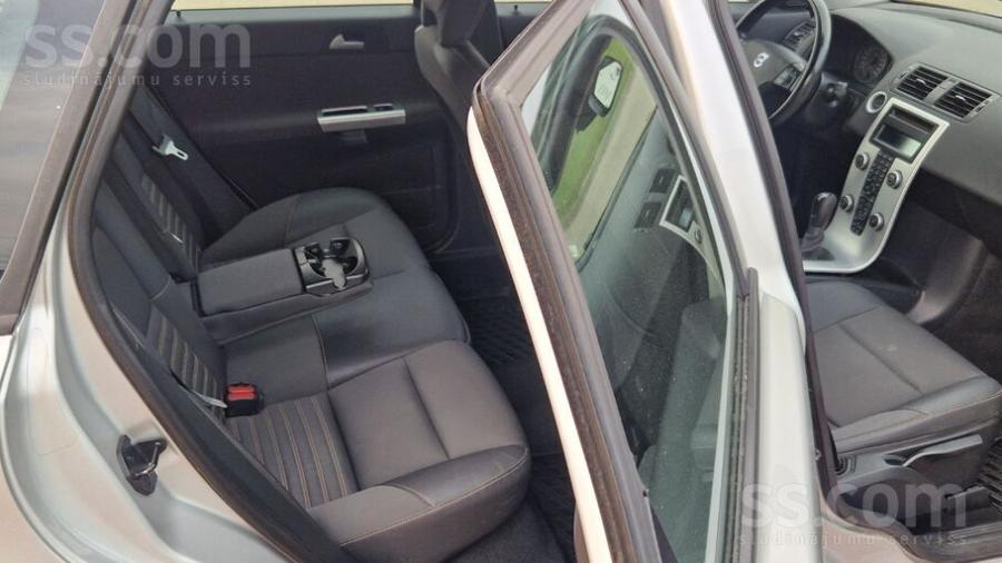 Grey Volvo V50 2010 in Jelgava, with an engine capacity of 1.60 L and mileage of 357 thousand km for 1950 €, photo 30 on AUTOMOTO.COM.LV