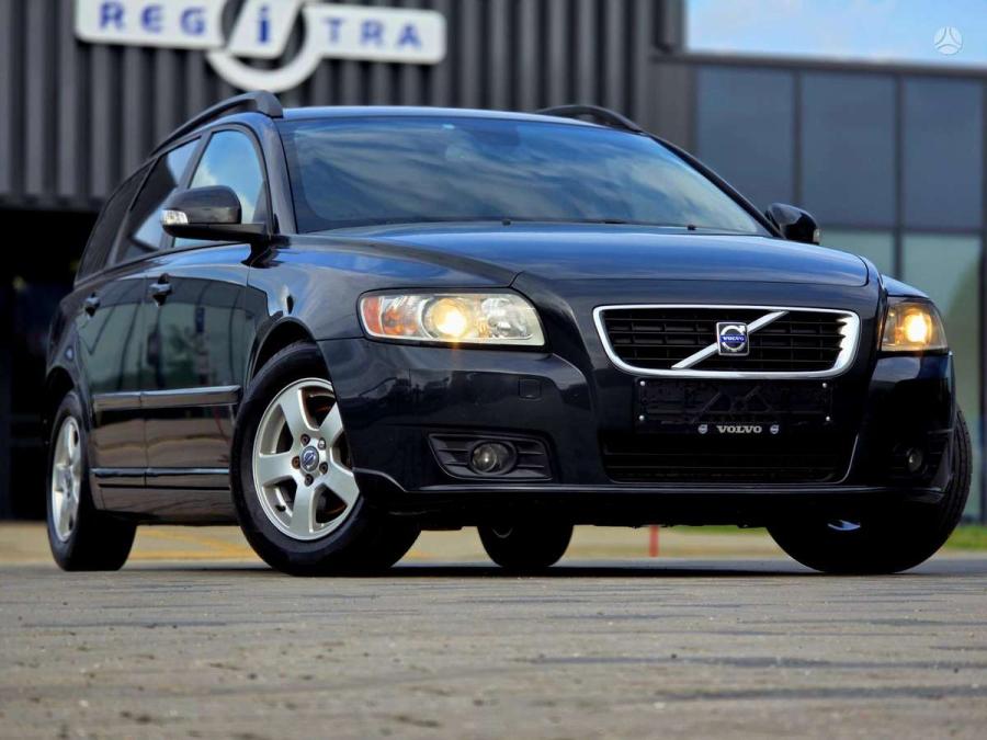 Pelēks Volvo V50 2010 Šauļi, ar dzinēja tilpumu 1.56 L un nobraukumu 270 tūkst. km par 3650 €, foto 3 vietnē AUTOMOTO.COM.LV