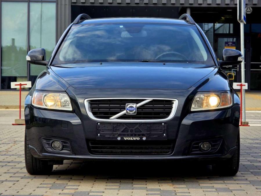 Pelēks Volvo V50 2010 Šauļi, ar dzinēja tilpumu 1.56 L un nobraukumu 270 tūkst. km par 3650 €, foto 5 vietnē AUTOMOTO.COM.LV
