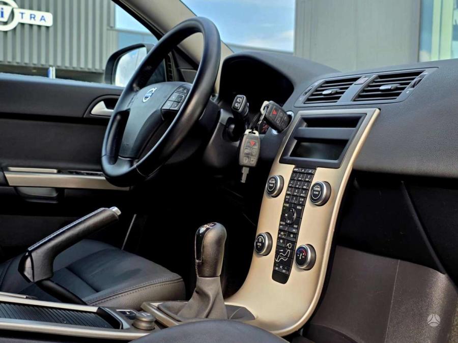 Pelēks Volvo V50 2010 Šauļi, ar dzinēja tilpumu 1.56 L un nobraukumu 270 tūkst. km par 3650 €, foto 18 vietnē AUTOMOTO.COM.LV