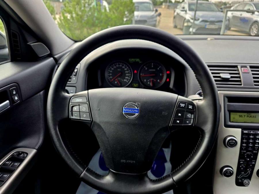 Pelēks Volvo V50 2010 Šauļi, ar dzinēja tilpumu 1.56 L un nobraukumu 270 tūkst. km par 3650 €, foto 22 vietnē AUTOMOTO.COM.LV
