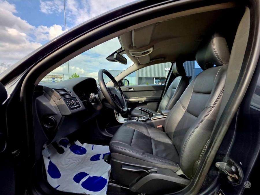 Pelēks Volvo V50 2010 Šauļi, ar dzinēja tilpumu 1.56 L un nobraukumu 270 tūkst. km par 3650 €, foto 26 vietnē AUTOMOTO.COM.LV