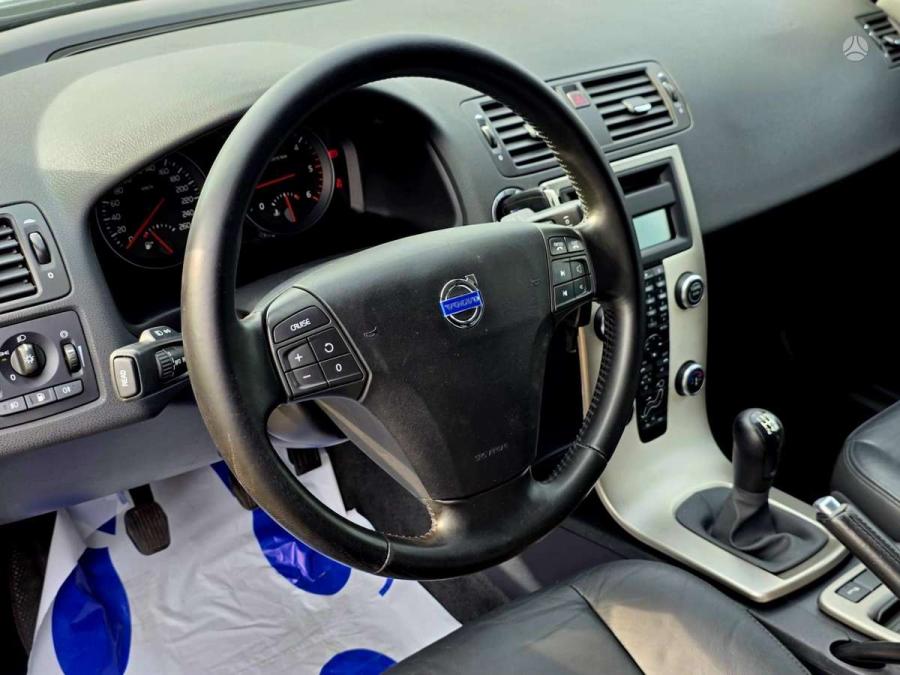 Pelēks Volvo V50 2010 Šauļi, ar dzinēja tilpumu 1.56 L un nobraukumu 270 tūkst. km par 3650 €, foto 27 vietnē AUTOMOTO.COM.LV