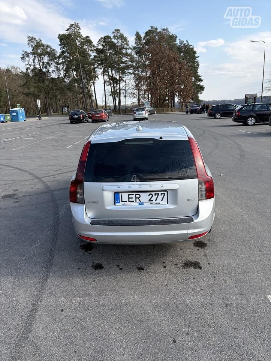 Pelēks Volvo V50 2010 Kauņa, ar dzinēja tilpumu 2.00 L un nobraukumu 288 tūkst. km par 1500 €, foto 3 vietnē AUTOMOTO.COM.LV