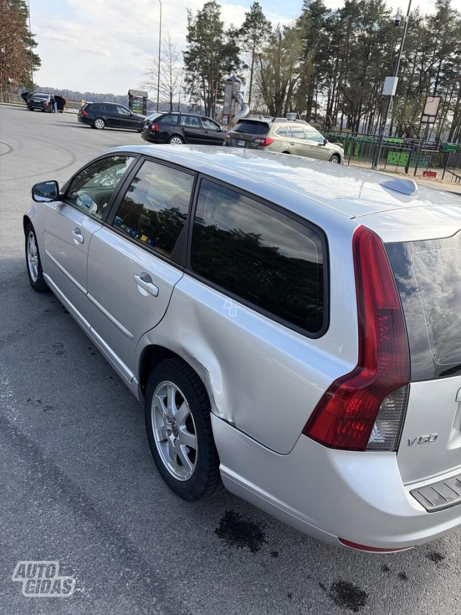 Pelēks Volvo V50 2010 Kauņa, ar dzinēja tilpumu 2.00 L un nobraukumu 288 tūkst. km par 1500 €, foto 4 vietnē AUTOMOTO.COM.LV
