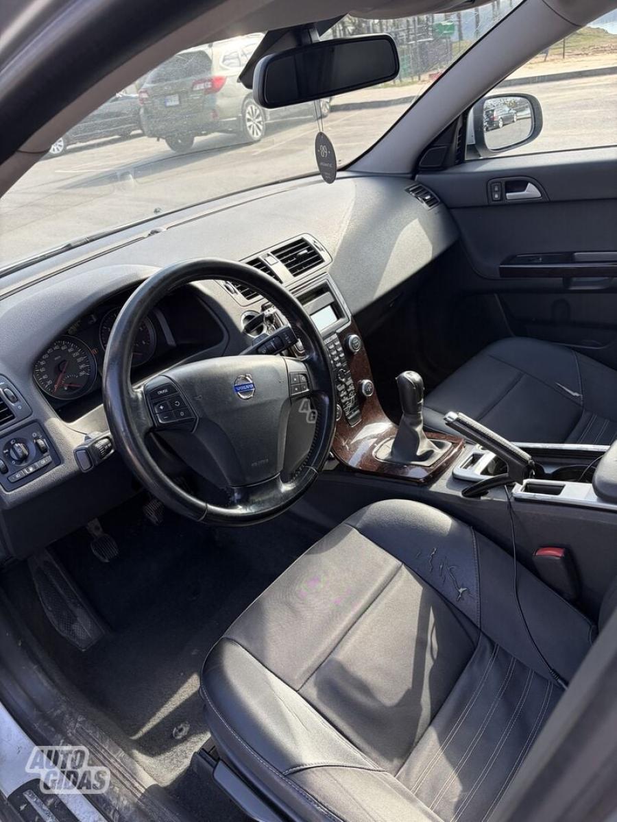 Pelēks Volvo V50 2010 Kauņa, ar dzinēja tilpumu 2.00 L un nobraukumu 288 tūkst. km par 1500 €, foto 8 vietnē AUTOMOTO.COM.LV