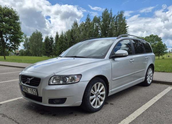 Pelēks Volvo V50 2010 Širvintos, ar dzinēja tilpumu 2.40 L un nobraukumu 306 tūkst. km par 2499 €, foto 1 vietnē AUTOMOTO.COM.LV