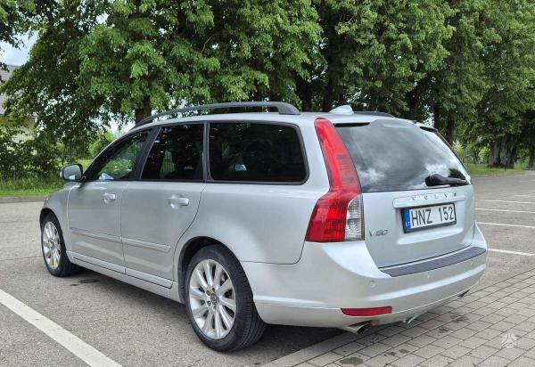 Pelēks Volvo V50 2010 Širvintos, ar dzinēja tilpumu 2.40 L un nobraukumu 306 tūkst. km par 2499 €, foto 6 vietnē AUTOMOTO.COM.LV