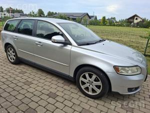 Pelēks Volvo V50 2010 Rīga, ar dzinēja tilpumu 2.00 L un nobraukumu 255 tūkst. km par 3900 €, foto 3 vietnē AUTOMOTO.COM.LV