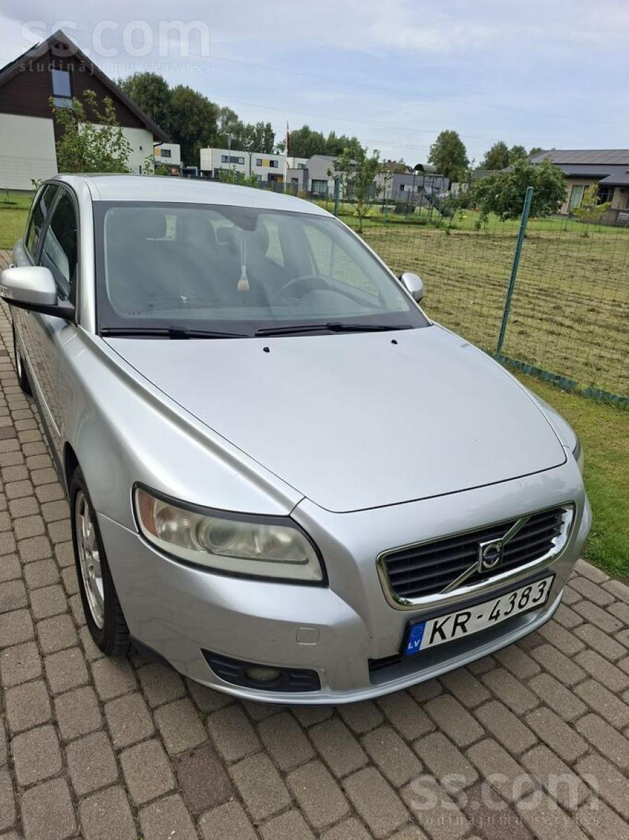 Pelēks Volvo V50 2010 Rīga, ar dzinēja tilpumu 2.00 L un nobraukumu 255 tūkst. km par 3900 €, foto 4 vietnē AUTOMOTO.COM.LV