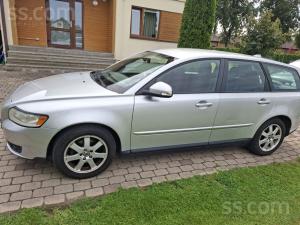 Pelēks Volvo V50 2010 Rīga, ar dzinēja tilpumu 2.00 L un nobraukumu 255 tūkst. km par 3900 €, foto 5 vietnē AUTOMOTO.COM.LV