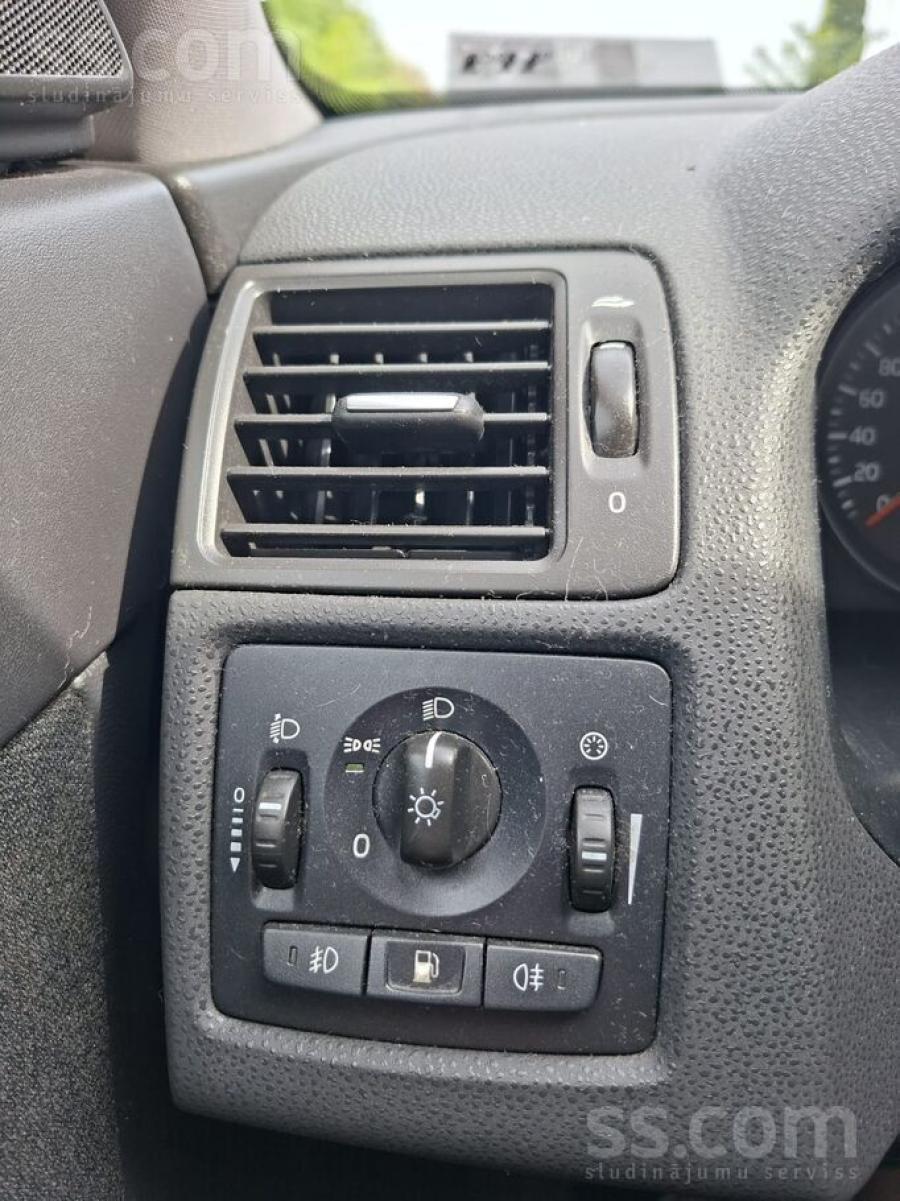 Pelēks Volvo V50 2010 Rīga, ar dzinēja tilpumu 2.00 L un nobraukumu 255 tūkst. km par 3900 €, foto 8 vietnē AUTOMOTO.COM.LV