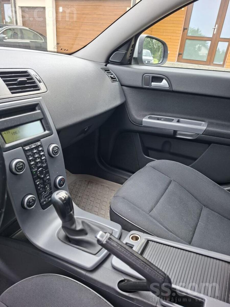 Pelēks Volvo V50 2010 Rīga, ar dzinēja tilpumu 2.00 L un nobraukumu 255 tūkst. km par 3900 €, foto 12 vietnē AUTOMOTO.COM.LV