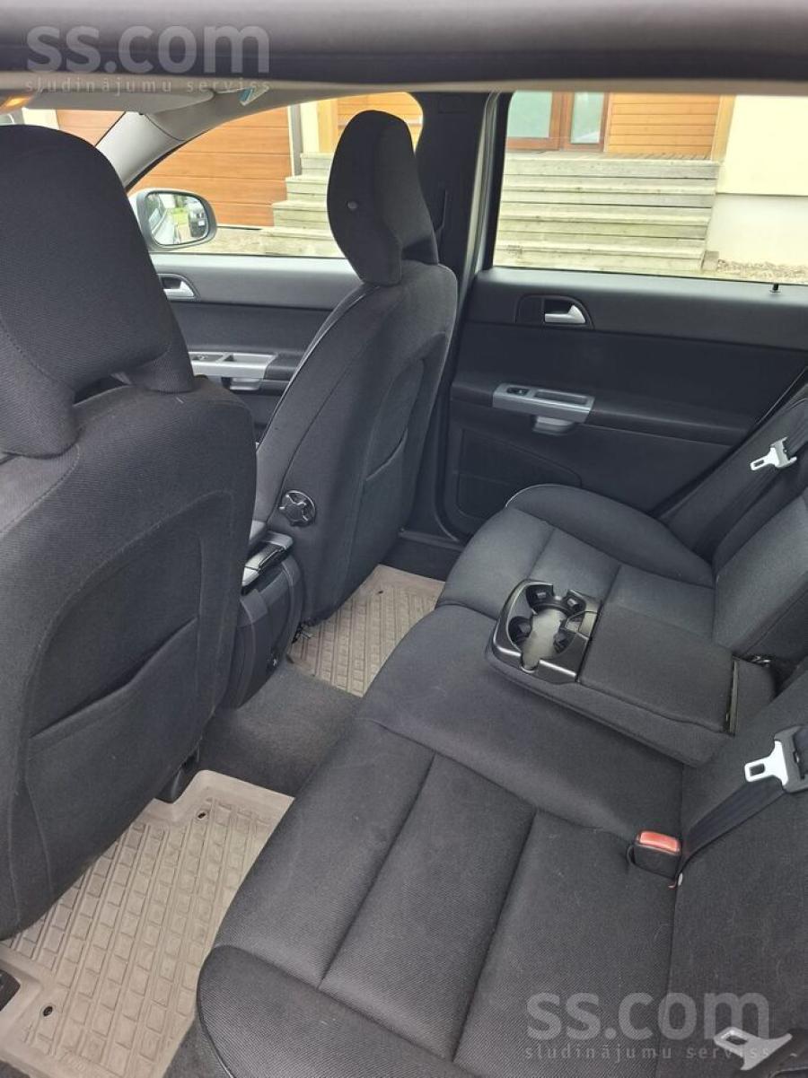 Pelēks Volvo V50 2010 Rīga, ar dzinēja tilpumu 2.00 L un nobraukumu 255 tūkst. km par 3900 €, foto 13 vietnē AUTOMOTO.COM.LV