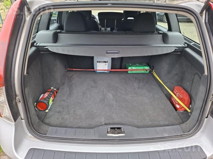 Pelēks Volvo V50 2010 Rīga, ar dzinēja tilpumu 2.00 L un nobraukumu 255 tūkst. km par 3900 €, foto 15 vietnē AUTOMOTO.COM.LV