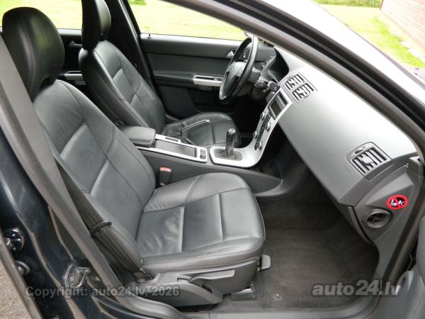 Grey Volvo V50 2010 in Viljandi, with an engine capacity of 1.60 L and mileage of 242 thousand km for 1999 €, photo 9 on AUTOMOTO.COM.LV