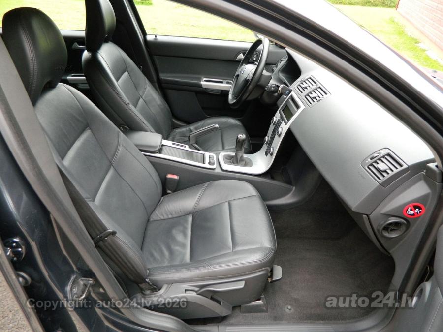 Pelēks Volvo V50 2010 Viljandi, ar dzinēja tilpumu 1.60 L un nobraukumu 242 tūkst. km par 1999 €, foto 10 vietnē AUTOMOTO.COM.LV