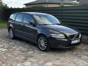 Grey Volvo V50 2010 in Panevezys, with an engine capacity of 2.00 L and mileage of 347 thousand km for 2300 €, photo 3 on AUTOMOTO.COM.LV