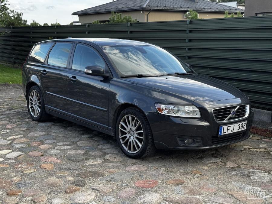 Grey Volvo V50 2010 in Panevezys, with an engine capacity of 2.00 L and mileage of 347 thousand km for 2300 €, photo 3 on AUTOMOTO.COM.LV