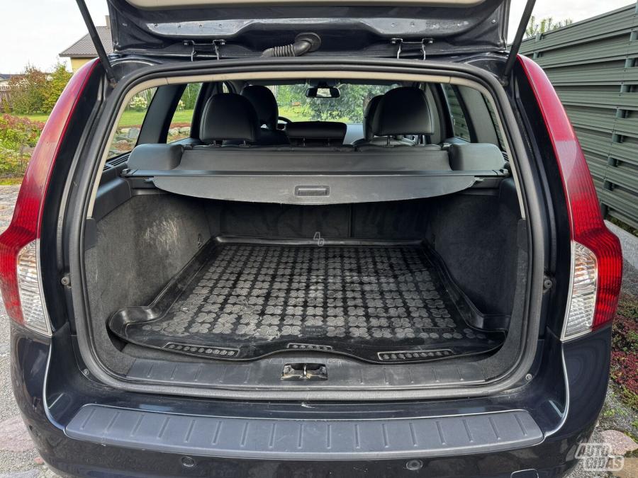 Grey Volvo V50 2010 in Panevezys, with an engine capacity of 2.00 L and mileage of 347 thousand km for 2300 €, photo 10 on AUTOMOTO.COM.LV