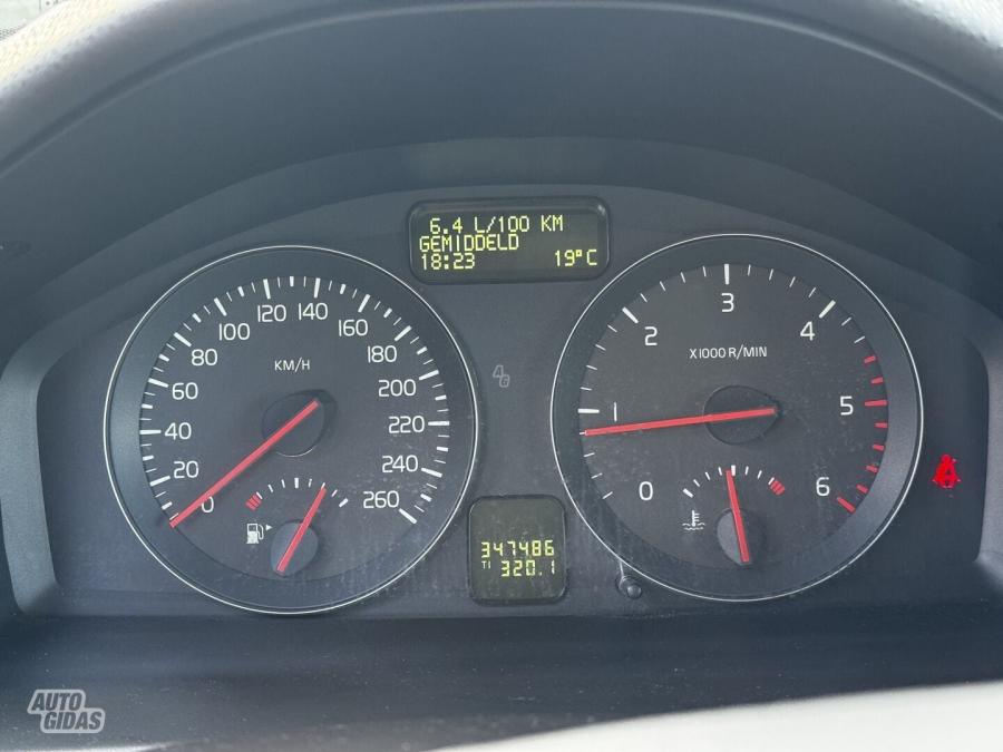 Grey Volvo V50 2010 in Panevezys, with an engine capacity of 2.00 L and mileage of 347 thousand km for 2300 €, photo 24 on AUTOMOTO.COM.LV