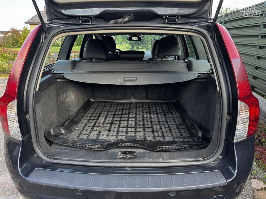 Grey Volvo V50 2010 in Panevezys, with an engine capacity of 2.00 L and mileage of 347 thousand km for 2230 €, photo 10 on AUTOMOTO.COM.LV