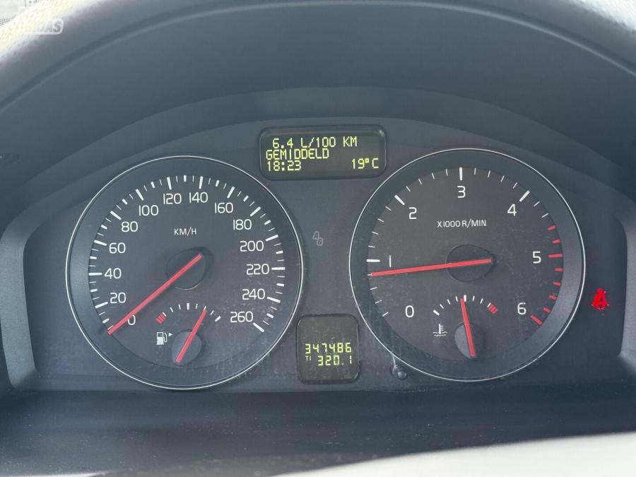 Grey Volvo V50 2010 in Panevezys, with an engine capacity of 2.00 L and mileage of 347 thousand km for 2230 €, photo 24 on AUTOMOTO.COM.LV