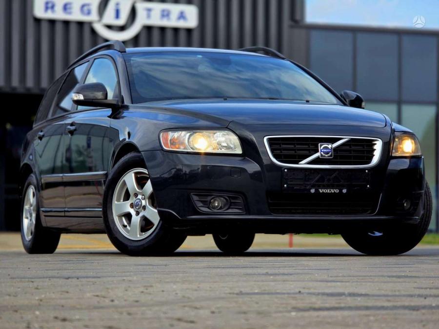 Pelēks Volvo V50 2010 Šauļi, ar dzinēja tilpumu 1.56 L un nobraukumu 270 tūkst. km par 3350 €, foto 3 vietnē AUTOMOTO.COM.LV