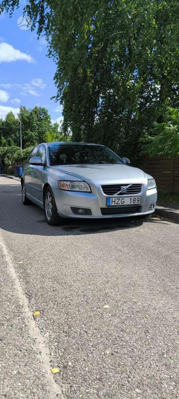 Pelēks Volvo V50 2010 Viļņa, ar dzinēja tilpumu 2.00 L un nobraukumu 391 tūkst. km par 1800 €, foto 1 vietnē AUTOMOTO.COM.LV