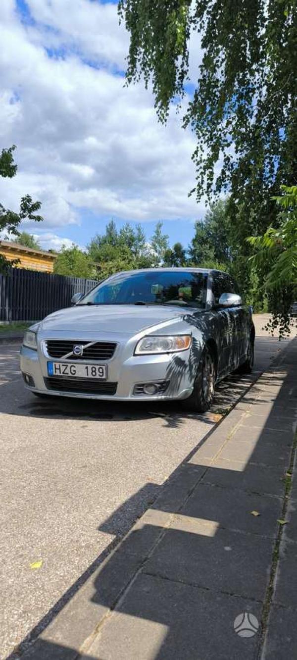 Pelēks Volvo V50 2010 Viļņa, ar dzinēja tilpumu 2.00 L un nobraukumu 391 tūkst. km par 1800 €, foto 3 vietnē AUTOMOTO.COM.LV