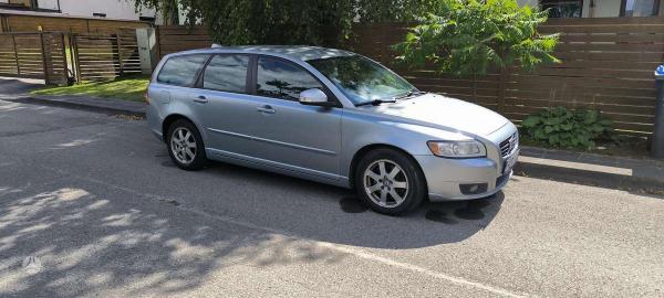Pelēks Volvo V50 2010 Viļņa, ar dzinēja tilpumu 2.00 L un nobraukumu 391 tūkst. km par 1800 €, foto 4 vietnē AUTOMOTO.COM.LV