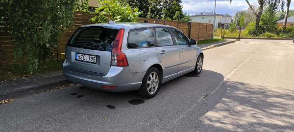 Pelēks Volvo V50 2010 Viļņa, ar dzinēja tilpumu 2.00 L un nobraukumu 391 tūkst. km par 1800 €, foto 6 vietnē AUTOMOTO.COM.LV
