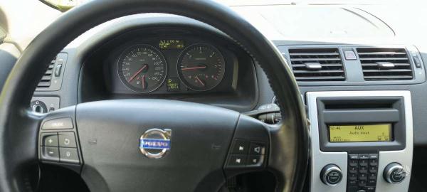 Pelēks Volvo V50 2010 Viļņa, ar dzinēja tilpumu 2.00 L un nobraukumu 391 tūkst. km par 1800 €, foto 7 vietnē AUTOMOTO.COM.LV