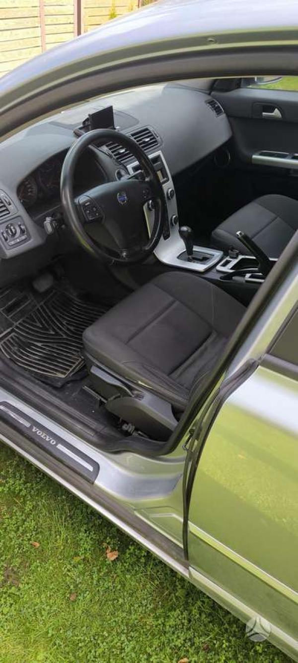 Pelēks Volvo V50 2010 Viļņa, ar dzinēja tilpumu 2.00 L un nobraukumu 391 tūkst. km par 1800 €, foto 8 vietnē AUTOMOTO.COM.LV