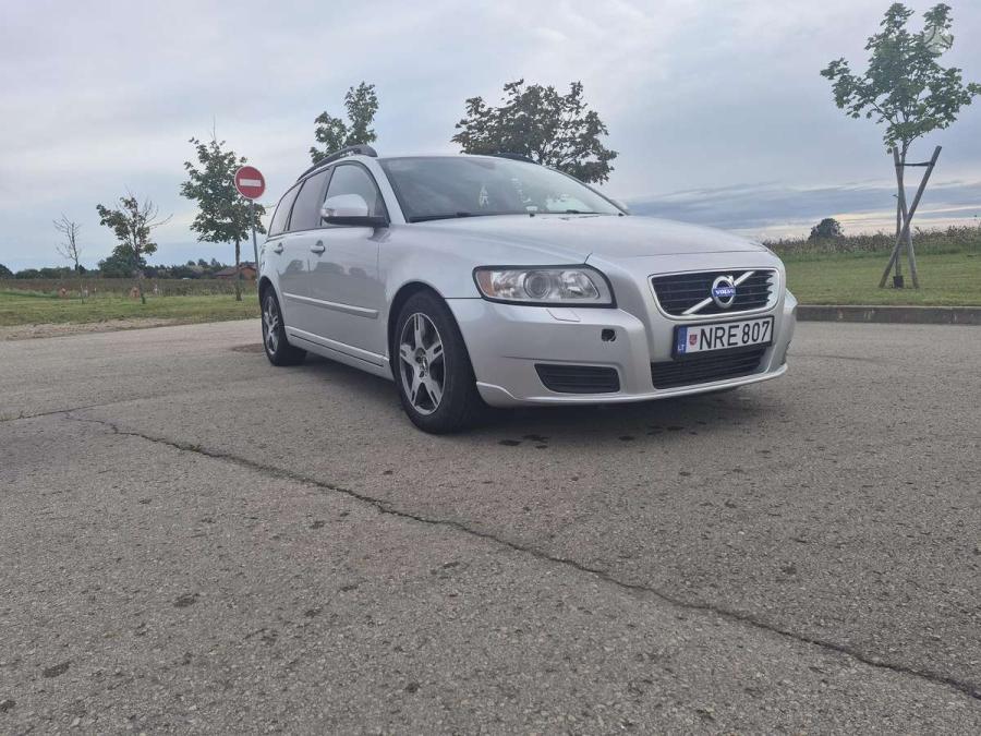 Pelēks Volvo V50 2010 Šauļi, ar dzinēja tilpumu 1.56 L un nobraukumu 299 tūkst. km par 2100 €, foto 4 vietnē AUTOMOTO.COM.LV