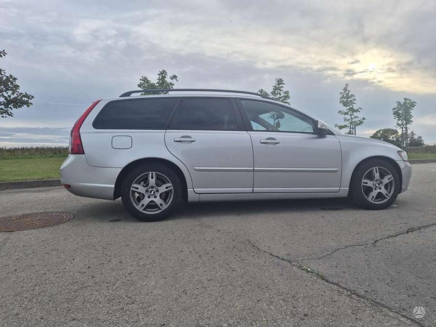 Pelēks Volvo V50 2010 Šauļi, ar dzinēja tilpumu 1.56 L un nobraukumu 299 tūkst. km par 2100 €, foto 5 vietnē AUTOMOTO.COM.LV