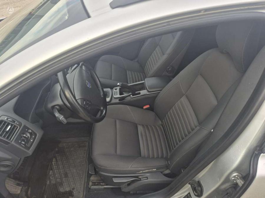 Pelēks Volvo V50 2010 Šauļi, ar dzinēja tilpumu 1.56 L un nobraukumu 299 tūkst. km par 2100 €, foto 12 vietnē AUTOMOTO.COM.LV