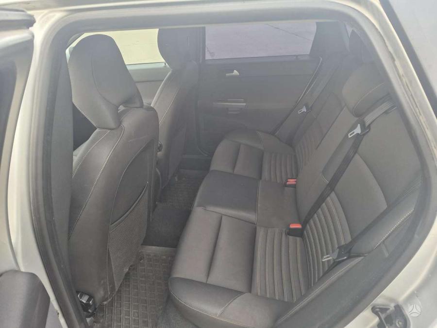 Pelēks Volvo V50 2010 Šauļi, ar dzinēja tilpumu 1.56 L un nobraukumu 299 tūkst. km par 2100 €, foto 13 vietnē AUTOMOTO.COM.LV