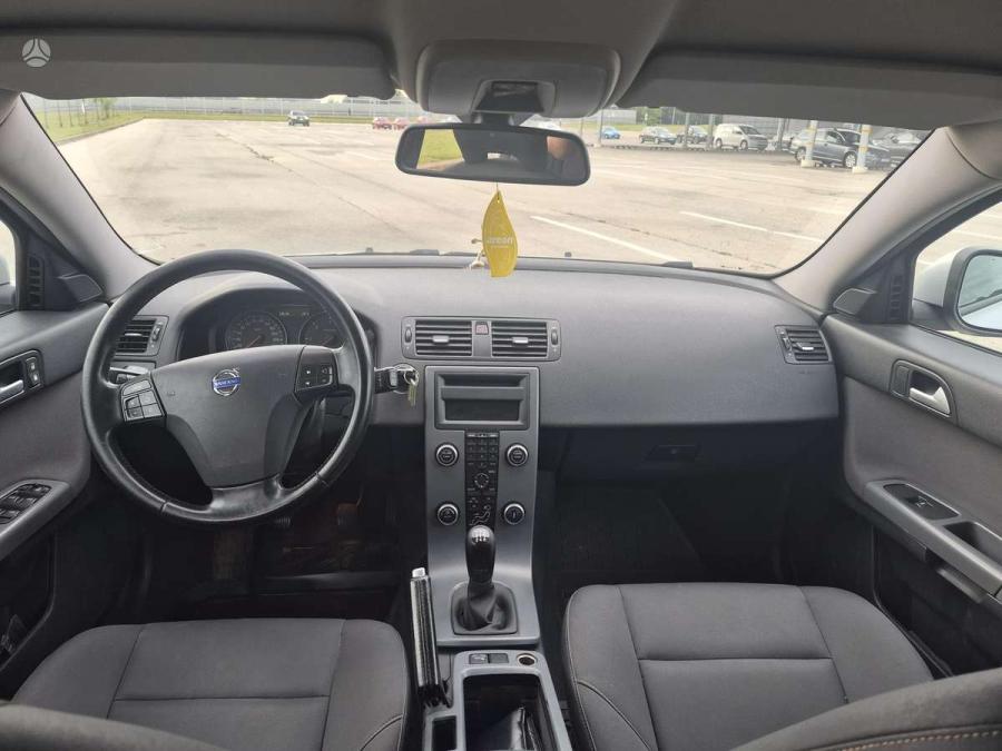 Pelēks Volvo V50 2010 Šauļi, ar dzinēja tilpumu 1.56 L un nobraukumu 299 tūkst. km par 2100 €, foto 14 vietnē AUTOMOTO.COM.LV