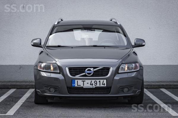 Pelēks Volvo V50 2010 Rīga, ar dzinēja tilpumu 1.60 L un nobraukumu 325 tūkst. km par 2500 €, foto 3 vietnē AUTOMOTO.COM.LV