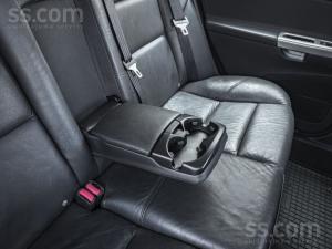Grey Volvo V50 2010 in Riga, with an engine capacity of 1.60 L and mileage of 325 thousand km for 2500 €, photo 13 on AUTOMOTO.COM.LV