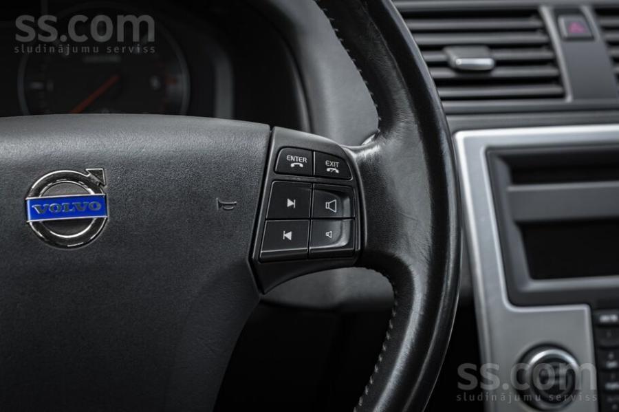 Grey Volvo V50 2010 in Riga, with an engine capacity of 1.60 L and mileage of 325 thousand km for 2500 €, photo 18 on AUTOMOTO.COM.LV