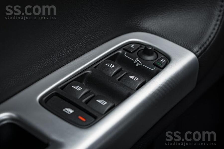 Grey Volvo V50 2010 in Riga, with an engine capacity of 1.60 L and mileage of 325 thousand km for 2500 €, photo 27 on AUTOMOTO.COM.LV