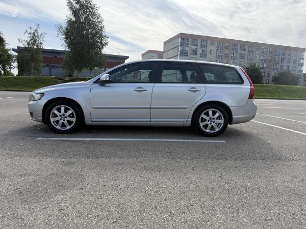 Volvo V50 2010 Šauļi vietnē Pelēks Volvo V50 2010 Šauļi, ar dzinēja tilpumu 1.56 L un nobraukumu 333 tūkst. km par 3450 €, foto 6 vietnē AUTOMOTO.COM.LV