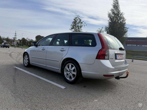Volvo V50 2010 Šauļi vietnē Pelēks Volvo V50 2010 Šauļi, ar dzinēja tilpumu 1.56 L un nobraukumu 333 tūkst. km par 3450 €, foto 9 vietnē AUTOMOTO.COM.LV
