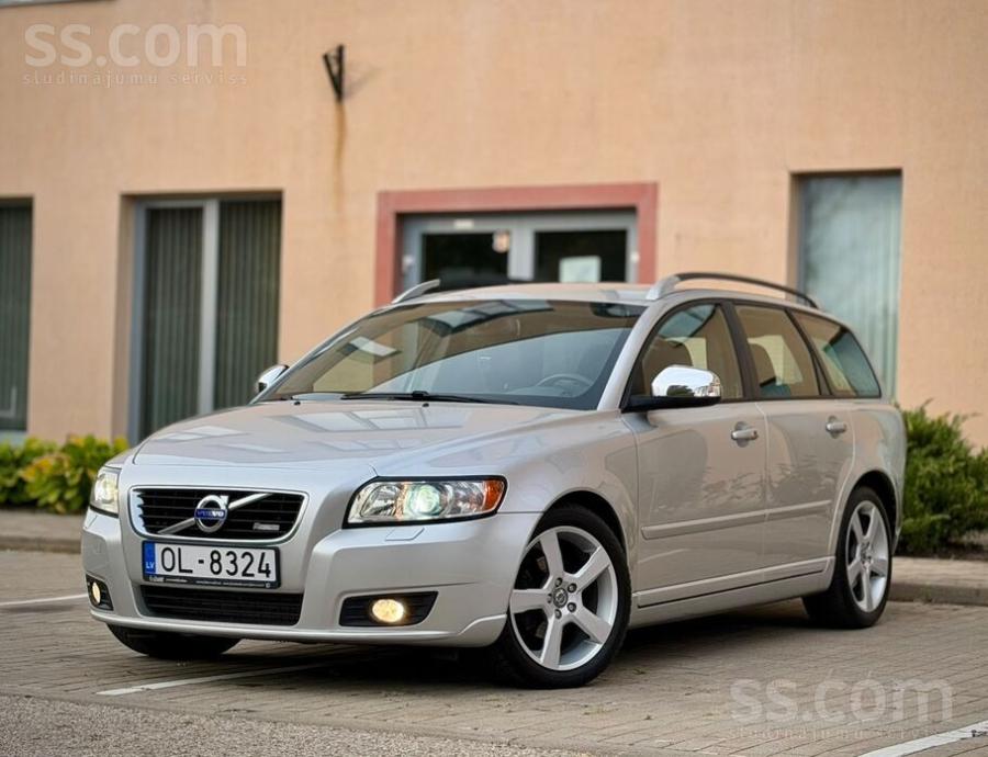 Pelēks Volvo V50 2010 Jelgava, ar dzinēja tilpumu 1.60 L un nobraukumu 0 tūkst. km par 4199 €, foto 1 vietnē AUTOMOTO.COM.LV